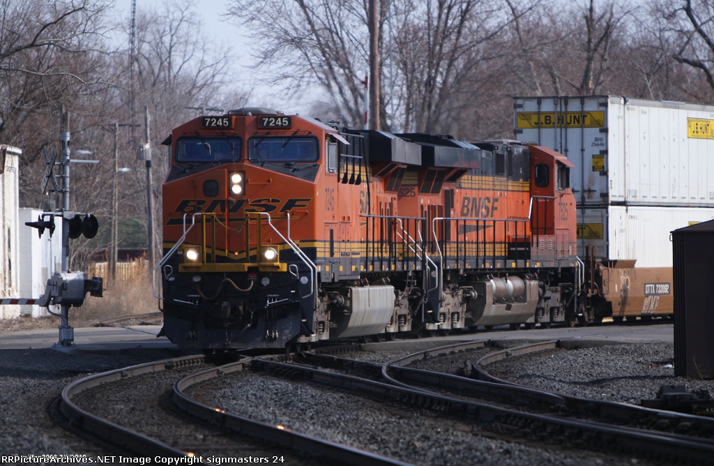 BNSF 7245 rounds the curve at Main Street Elkhart, IN
